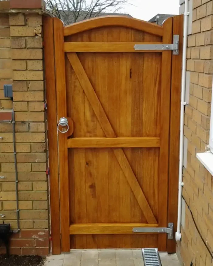 Curved Headed Pedestrian Gate - Gate Expectations